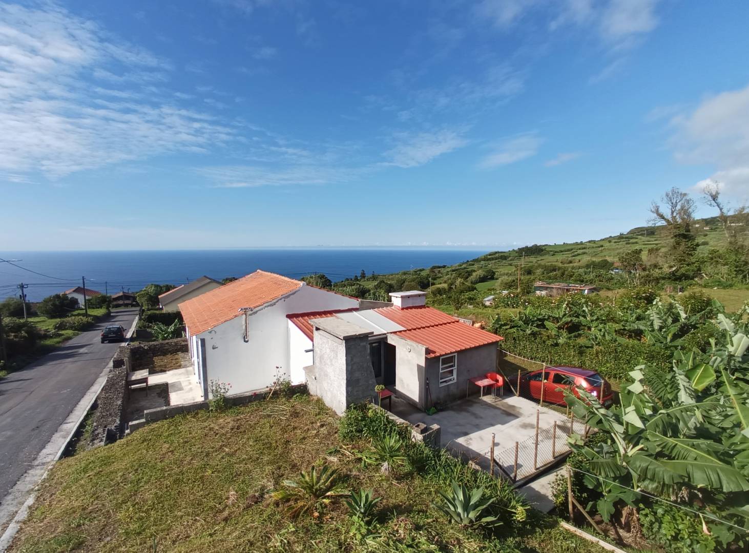 3 bedroom house with guest room, garden and great views on Faial island ...